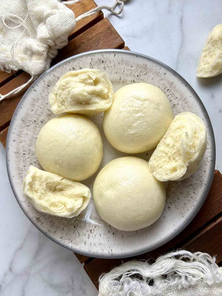 Mantou (Steamed Buns)